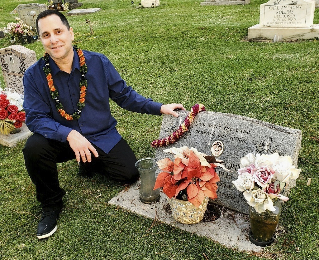 Maui man freed after 30 years in prison visits mother’s grave and ...